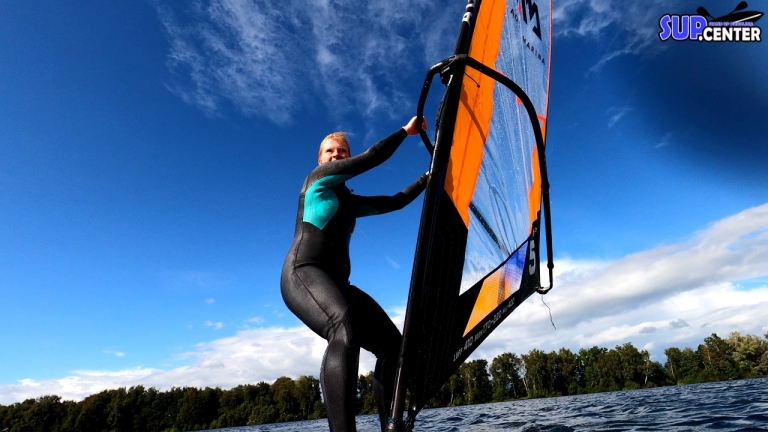 Wind-SUP: Die ersten Erfahrungen mit iSUP und Segel beim Windsurfen ...
